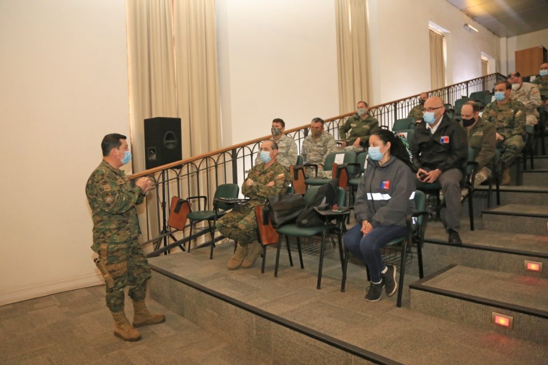 Jefe Defensa Nacional RM, General del Ejército Carlos Ricotti dicta ...